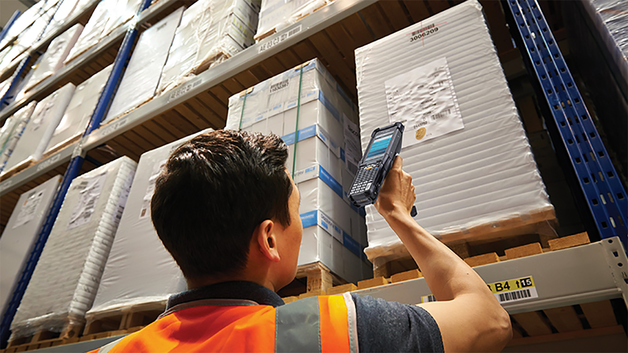 Signet modernises warehouse operations with Zebra’s wearable technology ...